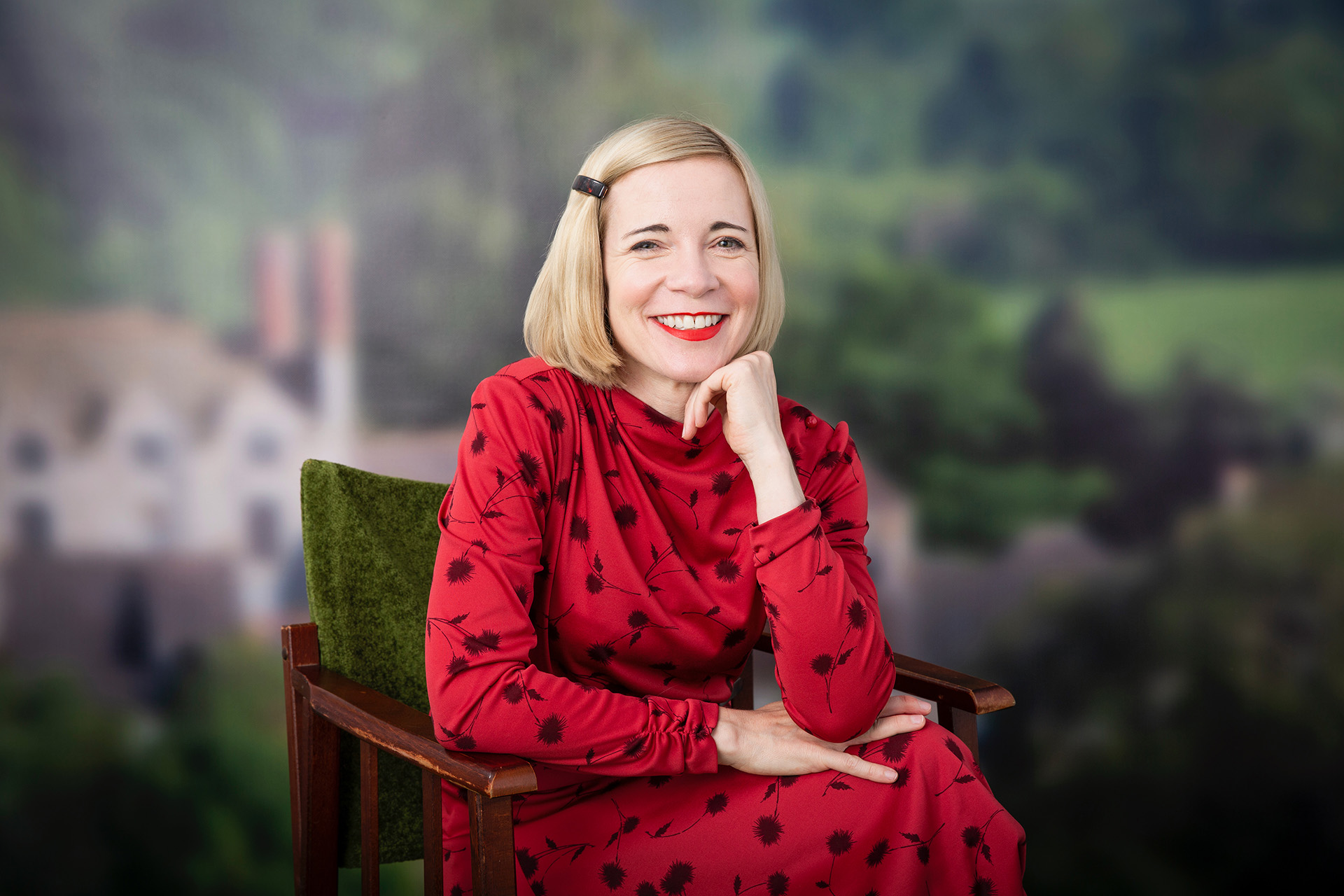 Off the Shelf Review - Lucy Worsley: "She really brings history back to ...